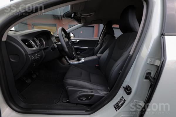 Grey Volvo S60 2013 in Jelgava, with an engine capacity of 2.00 L and mileage of 306 thousand km for 6550 €, photo 7 on AUTOMOTO.COM.LV