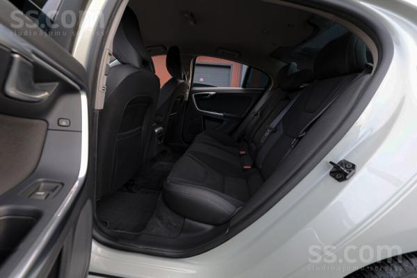 Grey Volvo S60 2013 in Jelgava, with an engine capacity of 2.00 L and mileage of 306 thousand km for 6550 €, photo 8 on AUTOMOTO.COM.LV