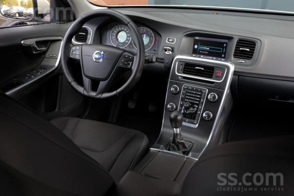 Grey Volvo S60 2013 in Jelgava, with an engine capacity of 2.00 L and mileage of 306 thousand km for 6550 €, photo 11 on AUTOMOTO.COM.LV