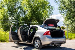 Pelēks Volvo S60 2014 Rīga, ar dzinēja tilpumu 2.00 L un nobraukumu 256 tūkst. km par 8390 €, foto 10 vietnē AUTOMOTO.COM.LV