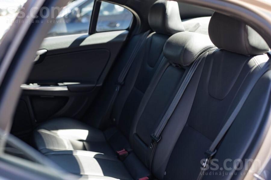 Pelēks Volvo S60 2014 Rīga, ar dzinēja tilpumu 2.00 L un nobraukumu 256 tūkst. km par 8390 €, foto 11 vietnē AUTOMOTO.COM.LV