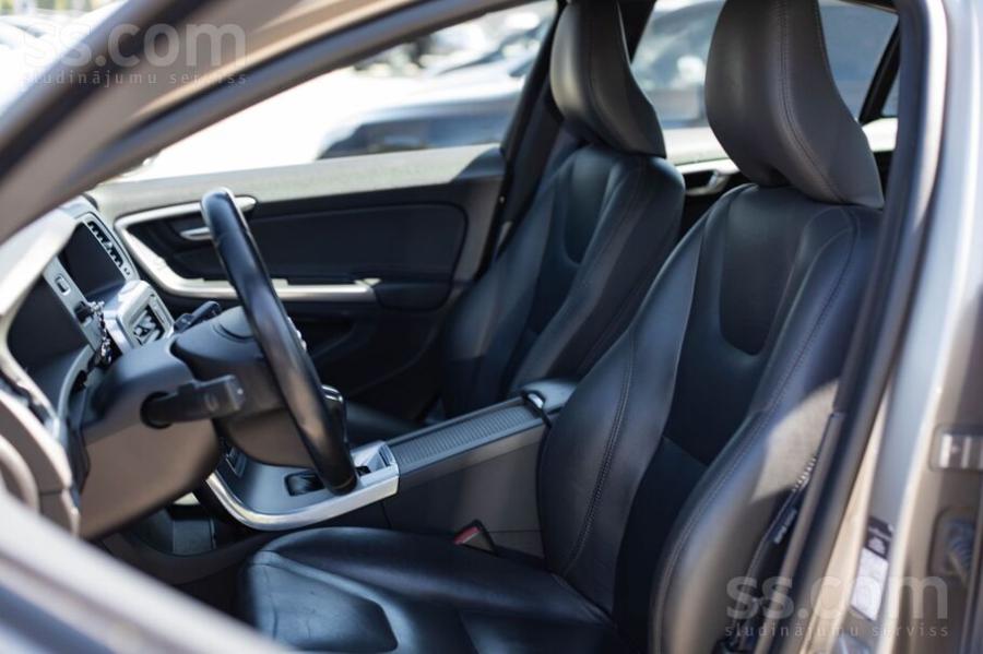 Pelēks Volvo S60 2014 Rīga, ar dzinēja tilpumu 2.00 L un nobraukumu 256 tūkst. km par 8390 €, foto 12 vietnē AUTOMOTO.COM.LV