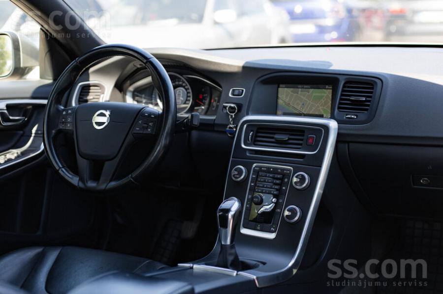 Pelēks Volvo S60 2014 Rīga, ar dzinēja tilpumu 2.00 L un nobraukumu 256 tūkst. km par 8390 €, foto 25 vietnē AUTOMOTO.COM.LV