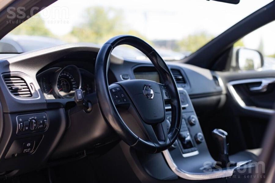 Pelēks Volvo S60 2014 Rīga, ar dzinēja tilpumu 2.00 L un nobraukumu 256 tūkst. km par 7890 €, foto 13 vietnē AUTOMOTO.COM.LV