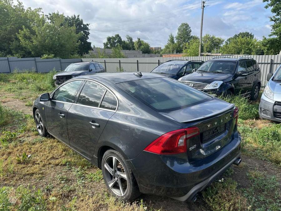Pelēks Volvo S60 2014 Šauļi, ar dzinēja tilpumu 1.56 L un nobraukumu 270 tūkst. km par 4900 €, foto 4 vietnē AUTOMOTO.COM.LV