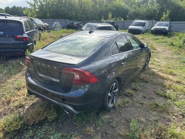 Pelēks Volvo S60 2014 Šauļi, ar dzinēja tilpumu 1.56 L un nobraukumu 270 tūkst. km par 4900 €, foto 4 vietnē AUTOMOTO.COM.LV