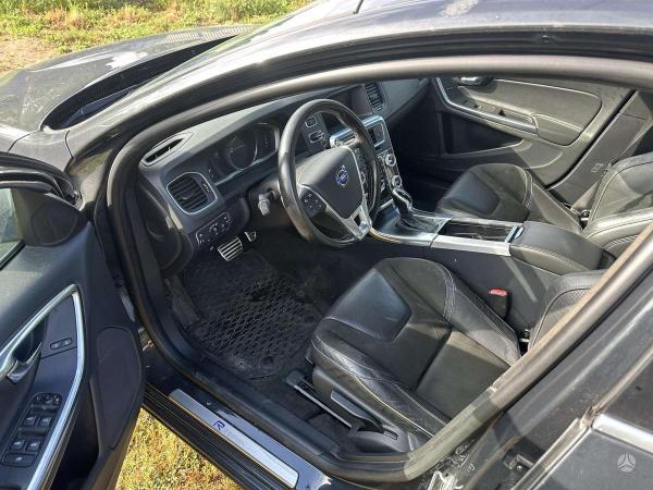 Pelēks Volvo S60 2014 Šauļi, ar dzinēja tilpumu 1.56 L un nobraukumu 270 tūkst. km par 4900 €, foto 5 vietnē AUTOMOTO.COM.LV