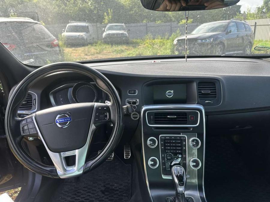 Pelēks Volvo S60 2014 Šauļi, ar dzinēja tilpumu 1.56 L un nobraukumu 270 tūkst. km par 4900 €, foto 7 vietnē AUTOMOTO.COM.LV