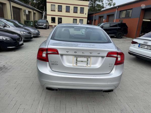 Grey Volvo S60 2014 in Klaipeda, with an engine capacity of 2.50 L and mileage of 212 thousand km for 4300 €, photo 4 on AUTOMOTO.COM.LV