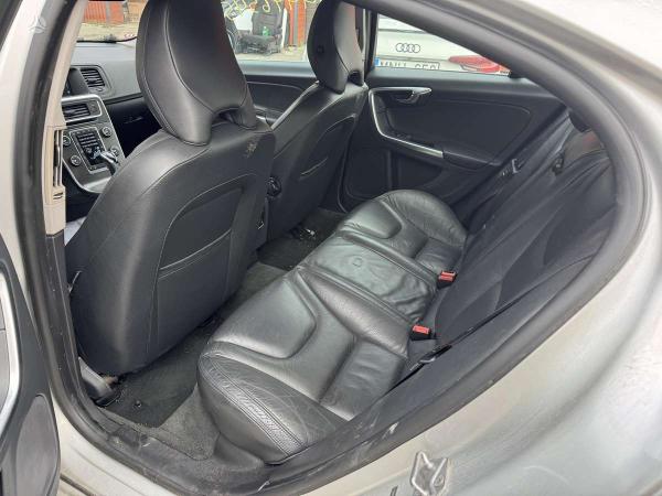 Grey Volvo S60 2014 in Klaipeda, with an engine capacity of 2.50 L and mileage of 212 thousand km for 4300 €, photo 6 on AUTOMOTO.COM.LV