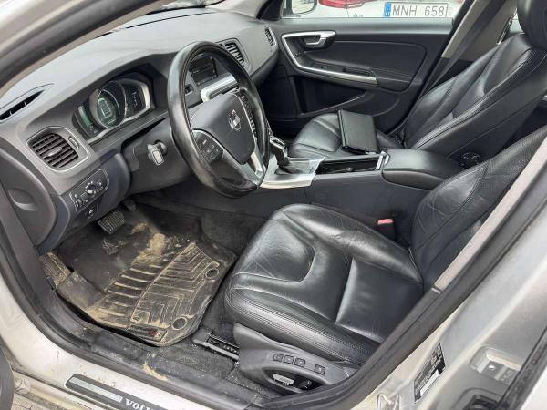 Grey Volvo S60 2014 in Klaipeda, with an engine capacity of 2.50 L and mileage of 212 thousand km for 4300 €, photo 7 on AUTOMOTO.COM.LV