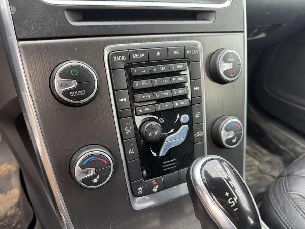 Grey Volvo S60 2014 in Klaipeda, with an engine capacity of 2.50 L and mileage of 212 thousand km for 4300 €, photo 9 on AUTOMOTO.COM.LV