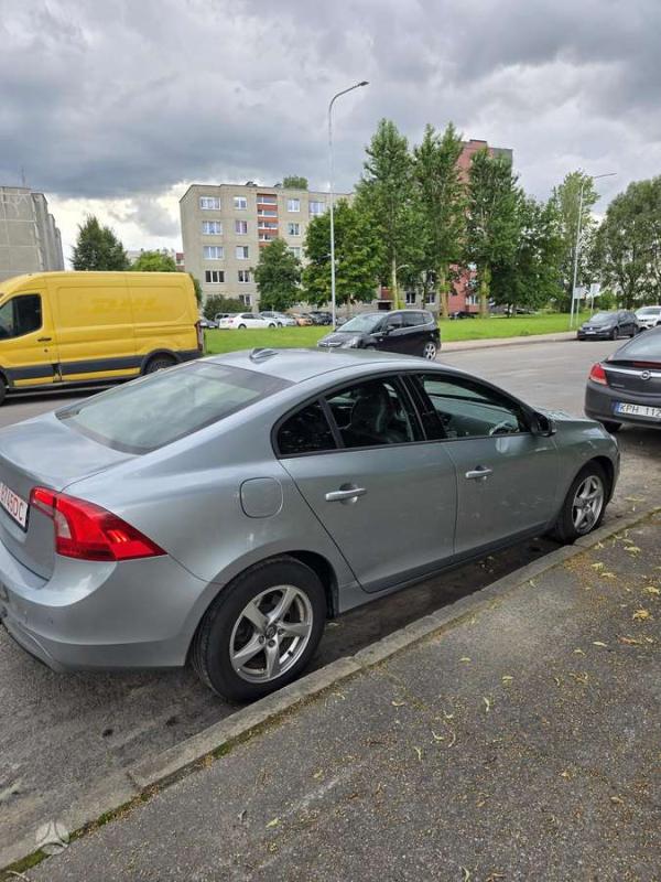 Серый Вольво С60 2014 в Кедайняй, объемом двигателя 1.98 л и пробегом 350 тыс. км за 5500 €, фото 4 на AUTOMOTO.COM.LV