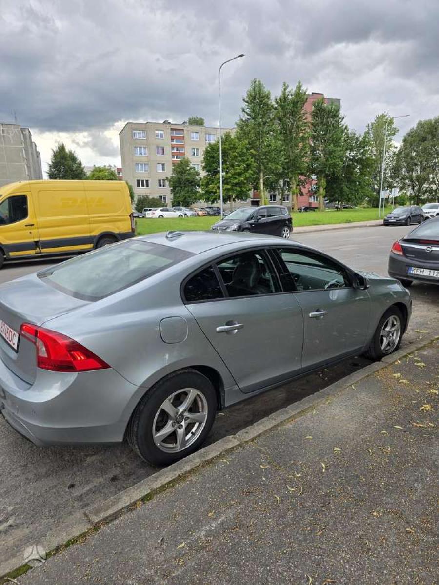 Серый Вольво С60 2014 в Кедайняй, объемом двигателя 1.98 л и пробегом 350 тыс. км за 5500 €, фото 5 на AUTOMOTO.COM.LV