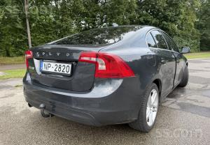 Серый Вольво С60 2014 в Рига, объемом двигателя 1.60 л и пробегом 277 тыс. км за 7500 €, фото 6 на AUTOMOTO.COM.LV