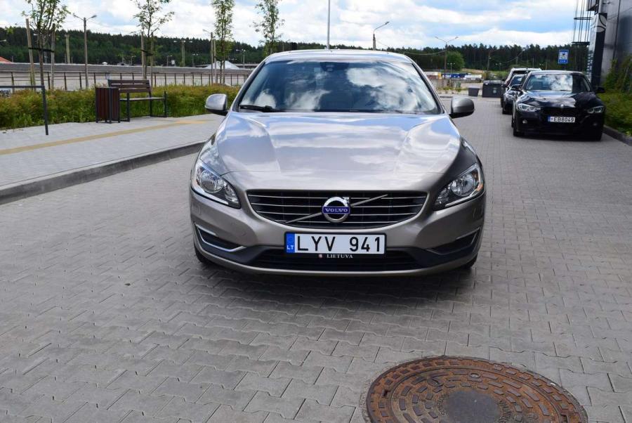 Pelēks Volvo S60 2014 Viļņa, ar dzinēja tilpumu 2.50 L un nobraukumu 155 tūkst. km par 8700 €, foto 3 vietnē AUTOMOTO.COM.LV