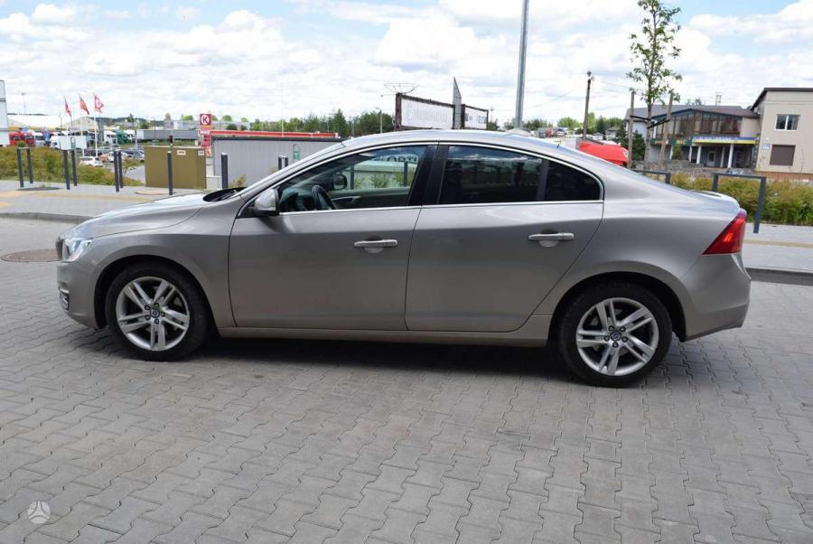 Pelēks Volvo S60 2014 Viļņa, ar dzinēja tilpumu 2.50 L un nobraukumu 155 tūkst. km par 8700 €, foto 5 vietnē AUTOMOTO.COM.LV