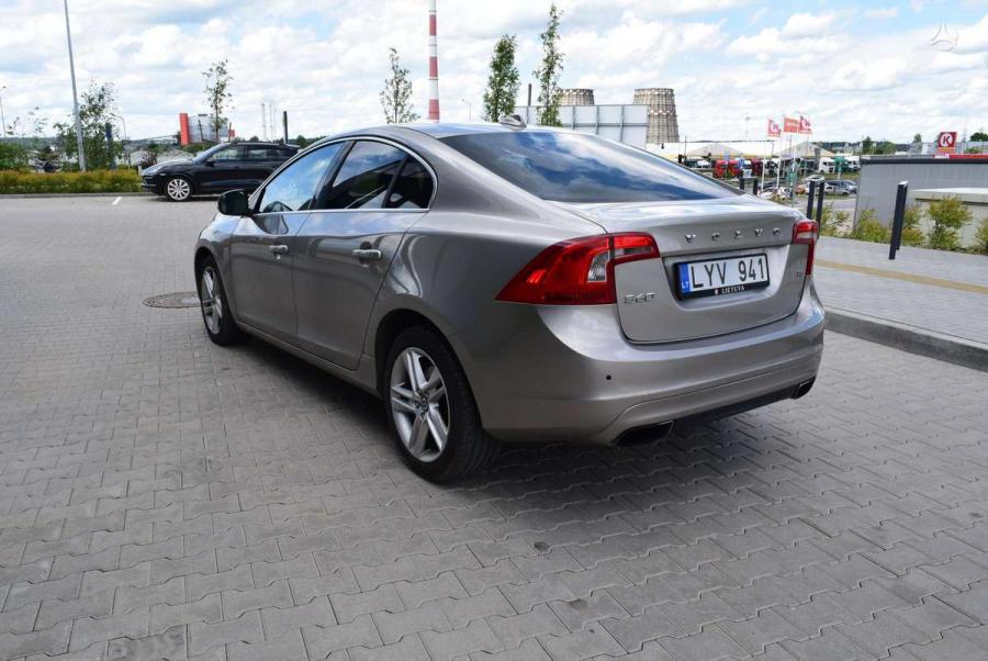 Pelēks Volvo S60 2014 Viļņa, ar dzinēja tilpumu 2.50 L un nobraukumu 155 tūkst. km par 8700 €, foto 6 vietnē AUTOMOTO.COM.LV