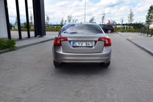 Pelēks Volvo S60 2014 Viļņa, ar dzinēja tilpumu 2.50 L un nobraukumu 155 tūkst. km par 8700 €, foto 7 vietnē AUTOMOTO.COM.LV