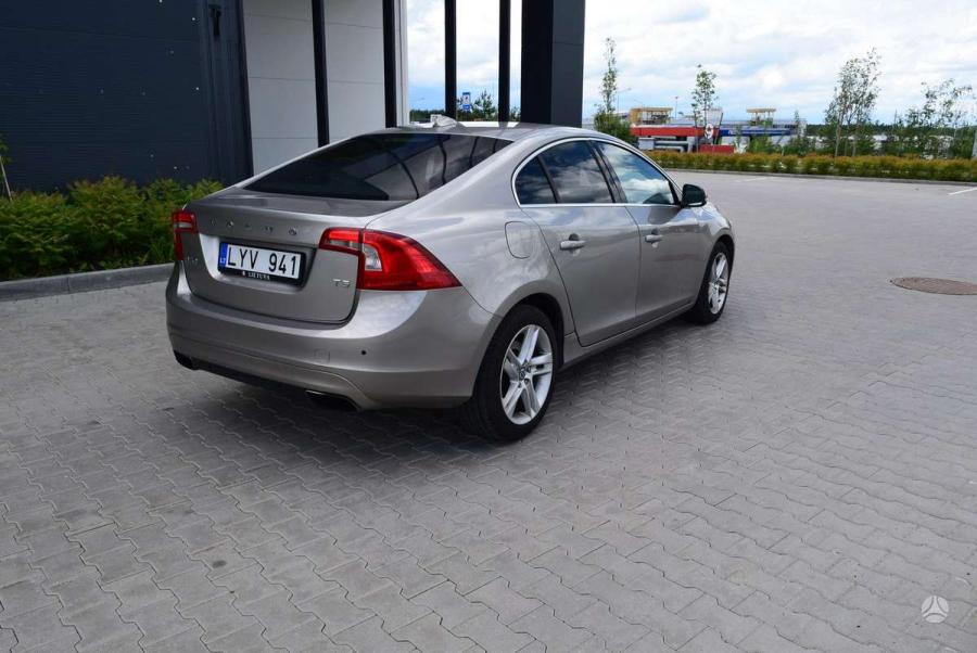Pelēks Volvo S60 2014 Viļņa, ar dzinēja tilpumu 2.50 L un nobraukumu 155 tūkst. km par 8700 €, foto 8 vietnē AUTOMOTO.COM.LV