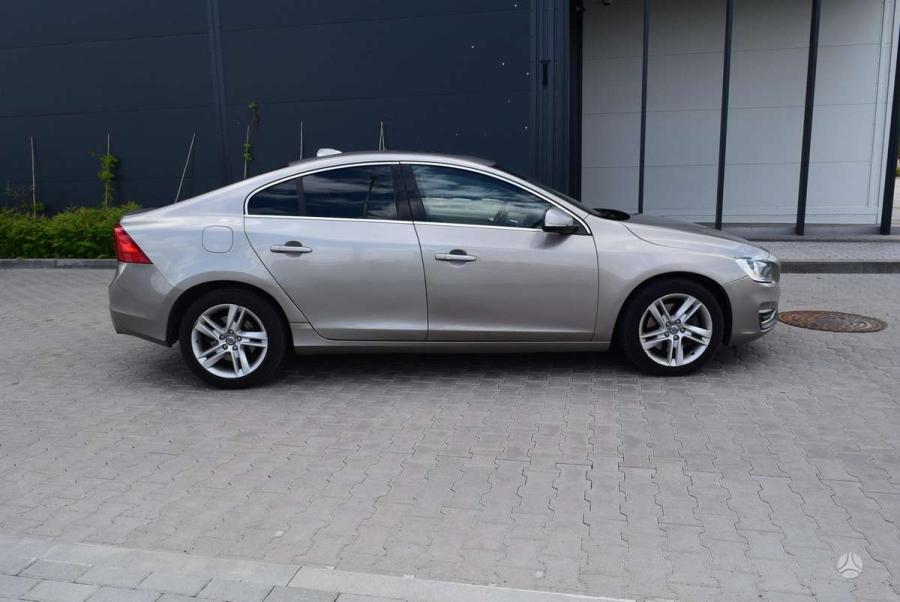 Pelēks Volvo S60 2014 Viļņa, ar dzinēja tilpumu 2.50 L un nobraukumu 155 tūkst. km par 8700 €, foto 9 vietnē AUTOMOTO.COM.LV