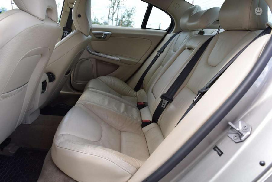 Pelēks Volvo S60 2014 Viļņa, ar dzinēja tilpumu 2.50 L un nobraukumu 155 tūkst. km par 8700 €, foto 11 vietnē AUTOMOTO.COM.LV
