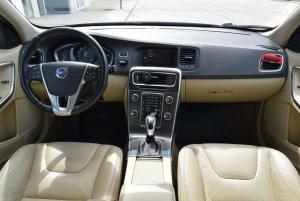 Pelēks Volvo S60 2014 Viļņa, ar dzinēja tilpumu 2.50 L un nobraukumu 155 tūkst. km par 8700 €, foto 12 vietnē AUTOMOTO.COM.LV