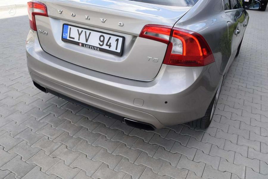 Pelēks Volvo S60 2014 Viļņa, ar dzinēja tilpumu 2.50 L un nobraukumu 155 tūkst. km par 8700 €, foto 26 vietnē AUTOMOTO.COM.LV
