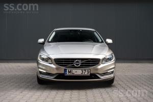 Pelēks Volvo S60 2014 Rīga, ar dzinēja tilpumu 1.60 L un nobraukumu 297 tūkst. km par 6600 €, foto  vietnē AUTOMOTO.COM.LV