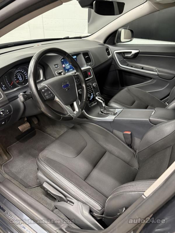 Pelēks Volvo S60 2015 Tallina, ar dzinēja tilpumu 2.00 L un nobraukumu 98 tūkst. km par 12995 €, foto 11 vietnē AUTOMOTO.COM.LV