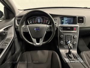 Pelēks Volvo S60 2015 Tallina, ar dzinēja tilpumu 2.00 L un nobraukumu 98 tūkst. km par 12995 €, foto 16 vietnē AUTOMOTO.COM.LV