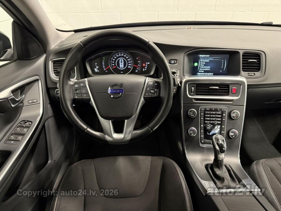 Pelēks Volvo S60 2015 Tallina, ar dzinēja tilpumu 2.00 L un nobraukumu 98 tūkst. km par 12495 €, foto 16 vietnē AUTOMOTO.COM.LV
