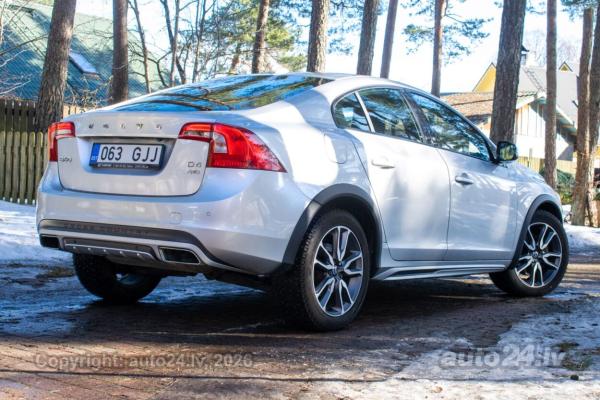 Grey Volvo S60 2015 in Tallinn, with an engine capacity of 2.40 L and mileage of 182 thousand km for 15990 €, photo 2 on AUTOMOTO.COM.LV