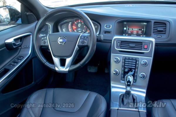 Grey Volvo S60 2015 in Tallinn, with an engine capacity of 2.40 L and mileage of 182 thousand km for 15990 €, photo 3 on AUTOMOTO.COM.LV
