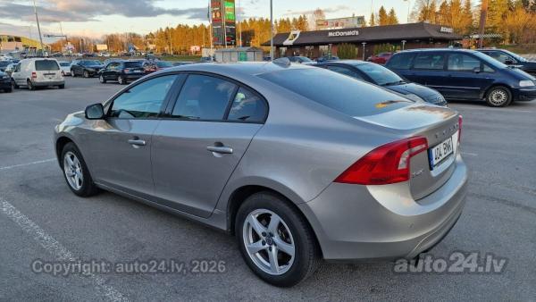 Pelēks Volvo S60 2015 Tallina, ar dzinēja tilpumu 1.60 L un nobraukumu 206 tūkst. km par 8600 €, foto 3 vietnē AUTOMOTO.COM.LV