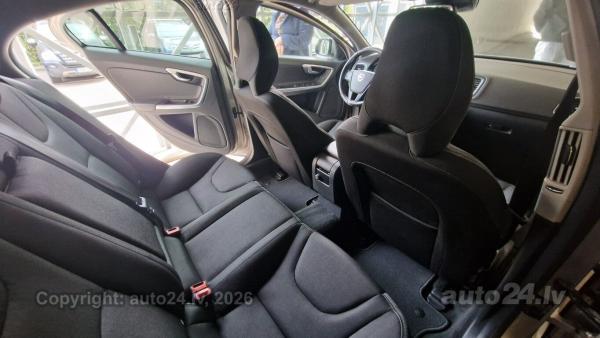 Pelēks Volvo S60 2015 Tallina, ar dzinēja tilpumu 1.60 L un nobraukumu 206 tūkst. km par 8600 €, foto 6 vietnē AUTOMOTO.COM.LV