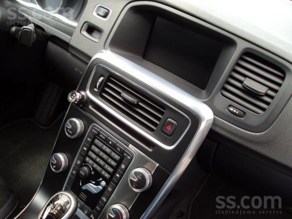 Pelēks Volvo S60 2015 Rīga, ar dzinēja tilpumu 2.00 L un nobraukumu 165 tūkst. km par 11600 €, foto 9 vietnē AUTOMOTO.COM.LV
