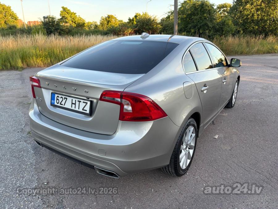 Grey Volvo S60 2015 in Tallinn, with an engine capacity of 2.00 L and mileage of 152 thousand km for 11000 €, photo 4 on AUTOMOTO.COM.LV