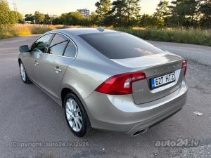 Grey Volvo S60 2015 in Tallinn, with an engine capacity of 2.00 L and mileage of 152 thousand km for 11000 €, photo 5 on AUTOMOTO.COM.LV