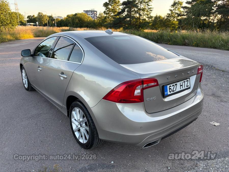 Grey Volvo S60 2015 in Tallinn, with an engine capacity of 2.00 L and mileage of 152 thousand km for 11000 €, photo 5 on AUTOMOTO.COM.LV