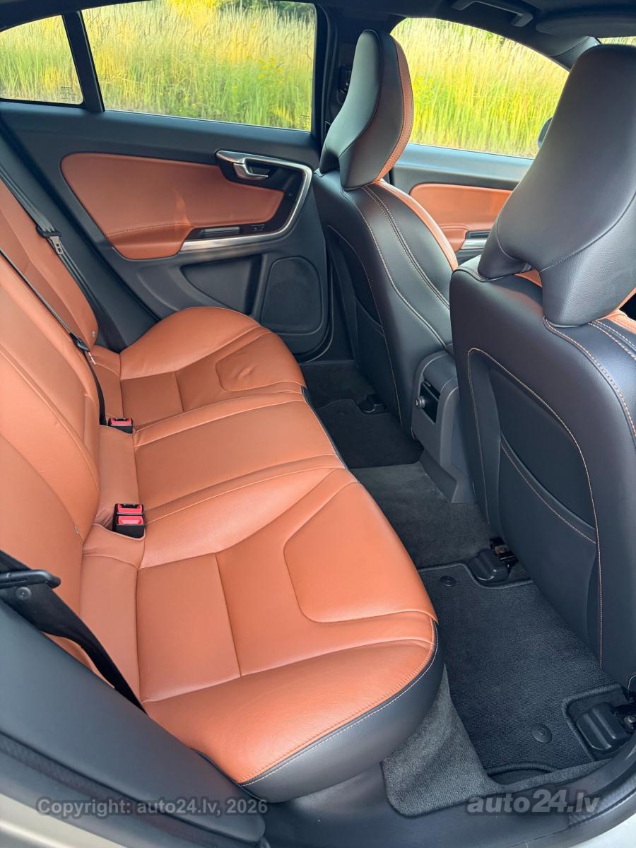 Grey Volvo S60 2015 in Tallinn, with an engine capacity of 2.00 L and mileage of 152 thousand km for 11000 €, photo 6 on AUTOMOTO.COM.LV