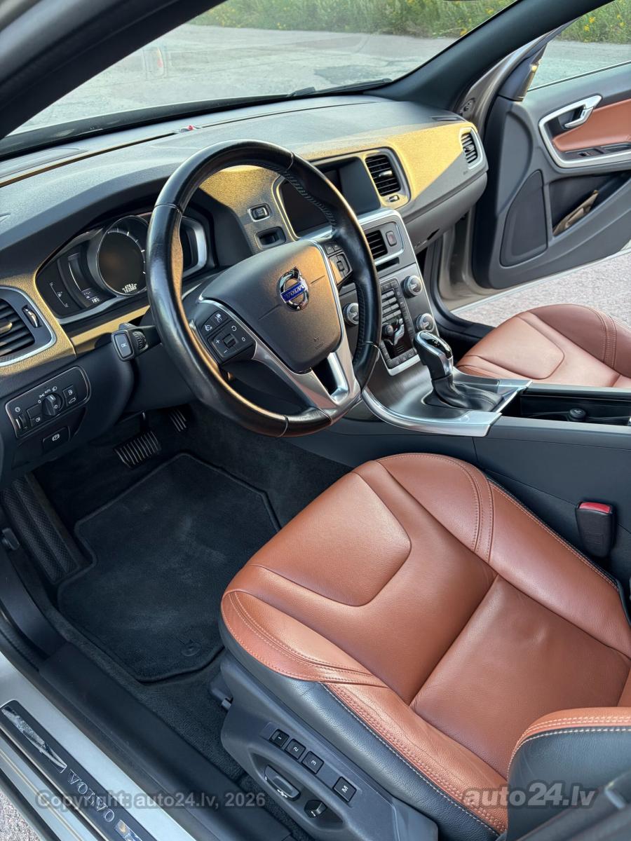 Grey Volvo S60 2015 in Tallinn, with an engine capacity of 2.00 L and mileage of 152 thousand km for 11000 €, photo 8 on AUTOMOTO.COM.LV