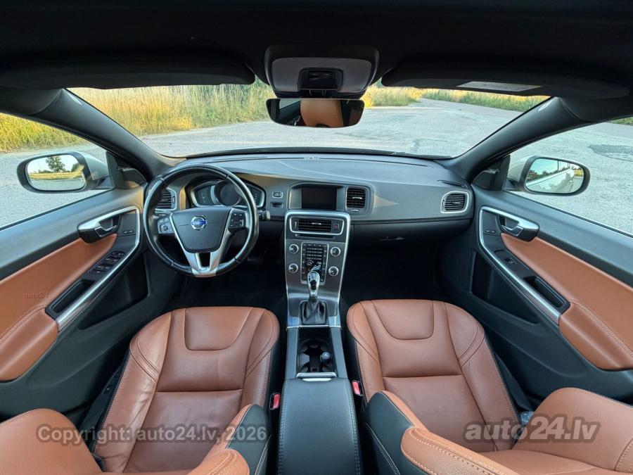 Grey Volvo S60 2015 in Tallinn, with an engine capacity of 2.00 L and mileage of 152 thousand km for 11000 €, photo 9 on AUTOMOTO.COM.LV
