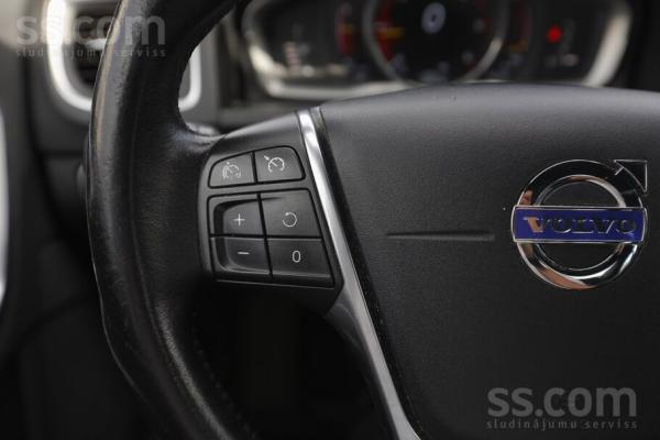 Pelēks Volvo S60 2015 Rīga, ar dzinēja tilpumu 2.00 L un nobraukumu 200 tūkst. km par 9900 €, foto 6 vietnē AUTOMOTO.COM.LV