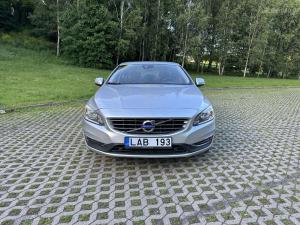 Grey Volvo S60 2015 in Vilnius, with an engine capacity of 2.00 L and mileage of 205 thousand km for 9000 €, photo 3 on AUTOMOTO.COM.LV
