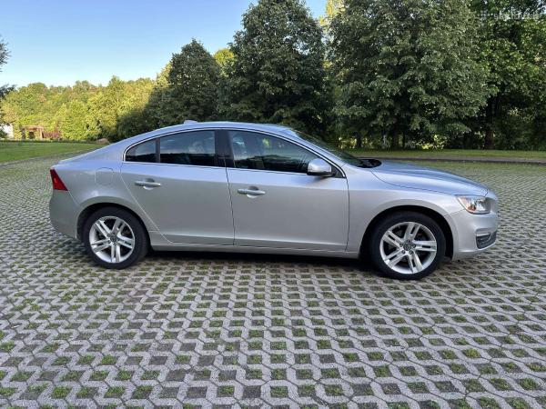 Серый Вольво С60 2015 в Вильнюс, объемом двигателя 2.00 л и пробегом 205 тыс. км за 9000 €, фото 4 на AUTOMOTO.COM.LV