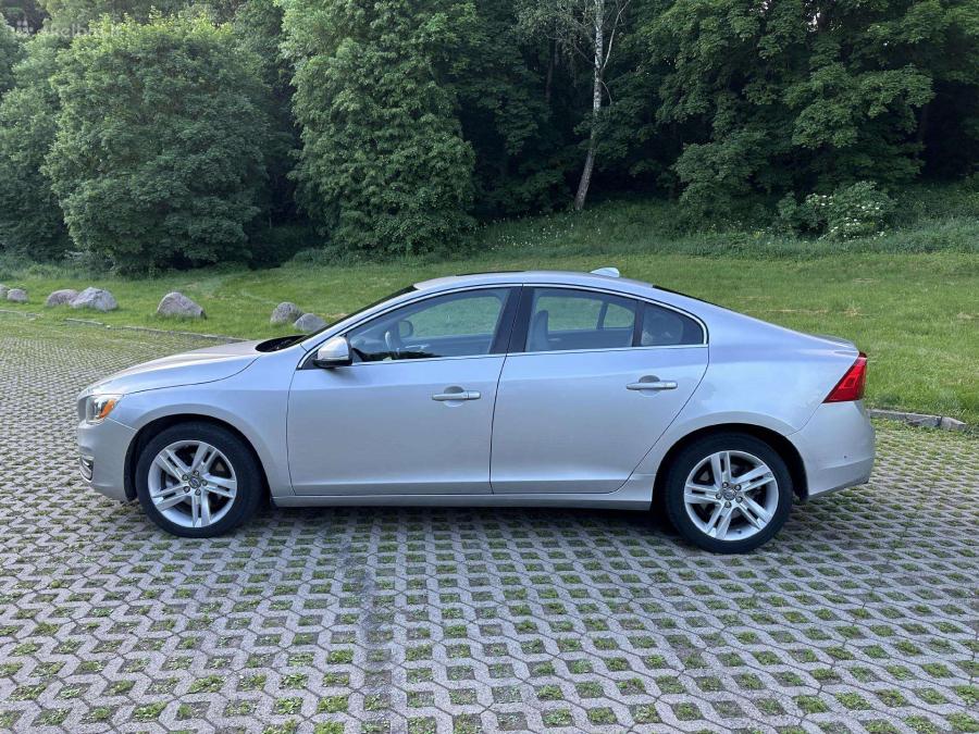 Grey Volvo S60 2015 in Vilnius, with an engine capacity of 2.00 L and mileage of 205 thousand km for 9000 €, photo 6 on AUTOMOTO.COM.LV