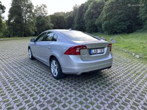 Grey Volvo S60 2015 in Vilnius, with an engine capacity of 2.00 L and mileage of 205 thousand km for 9000 €, photo 9 on AUTOMOTO.COM.LV