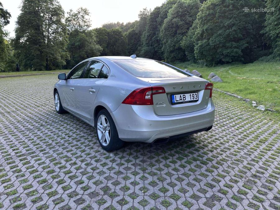 Grey Volvo S60 2015 in Vilnius, with an engine capacity of 2.00 L and mileage of 205 thousand km for 9000 €, photo 9 on AUTOMOTO.COM.LV