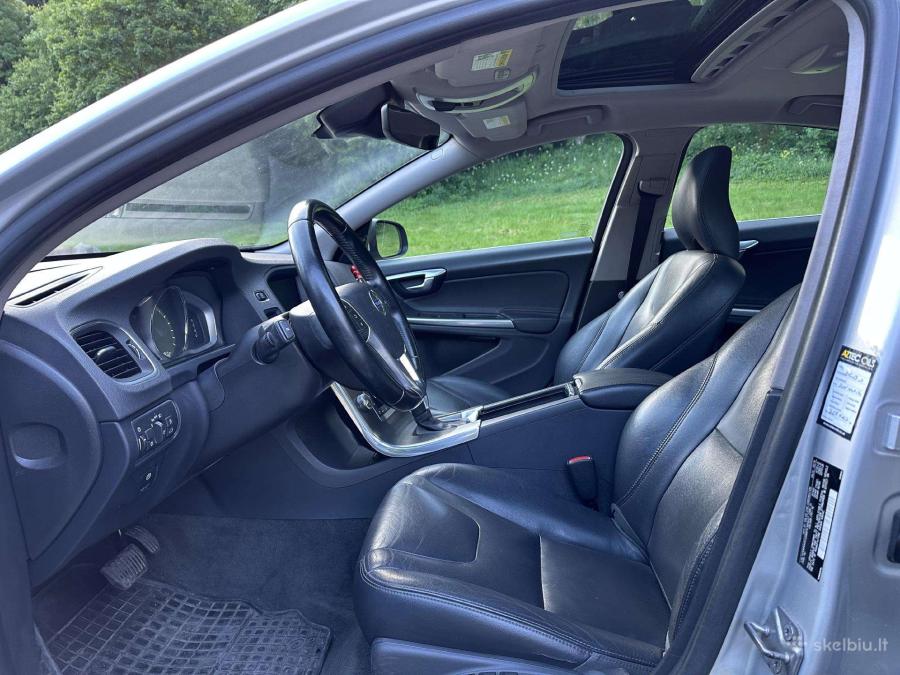 Grey Volvo S60 2015 in Vilnius, with an engine capacity of 2.00 L and mileage of 205 thousand km for 9000 €, photo 11 on AUTOMOTO.COM.LV